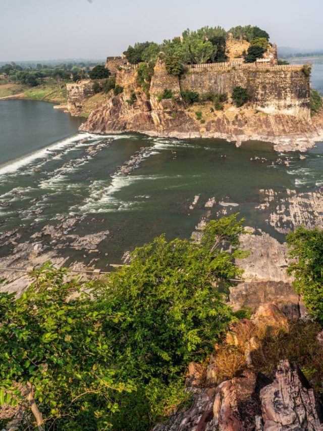 Explore The Historical And Religious Sites In Jhalawar, Rajasthan ...