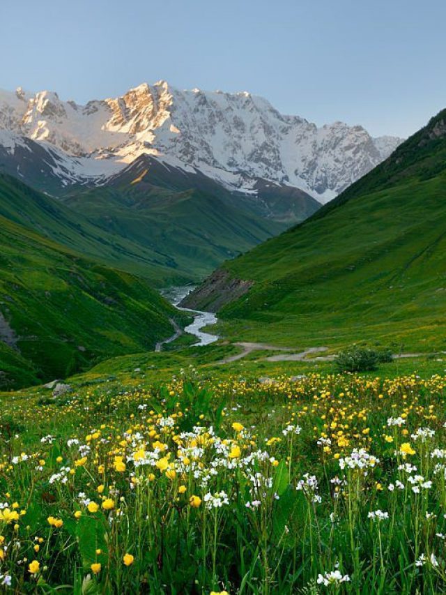 Georgia: Beautiful Places To Visit In September! - People Places